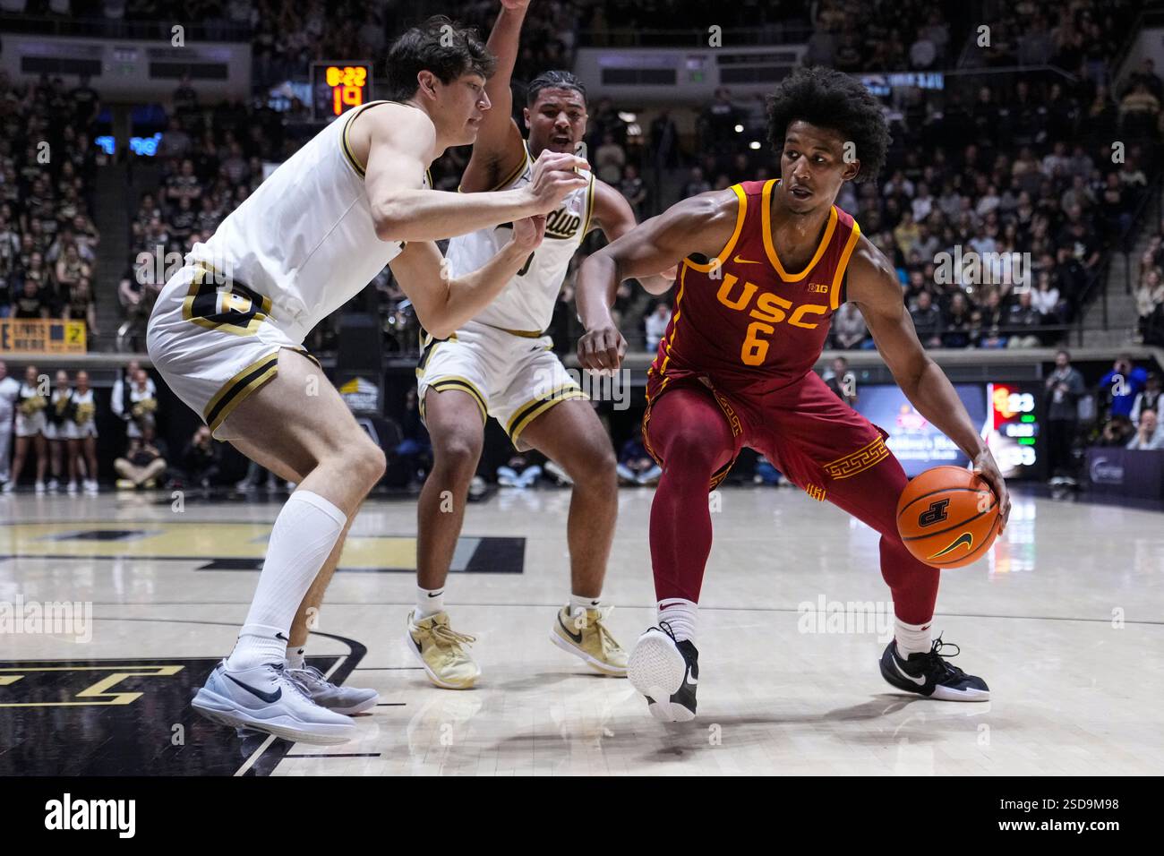 Southern California guard Wesley Yates III (6) drives on Purdue forward ...