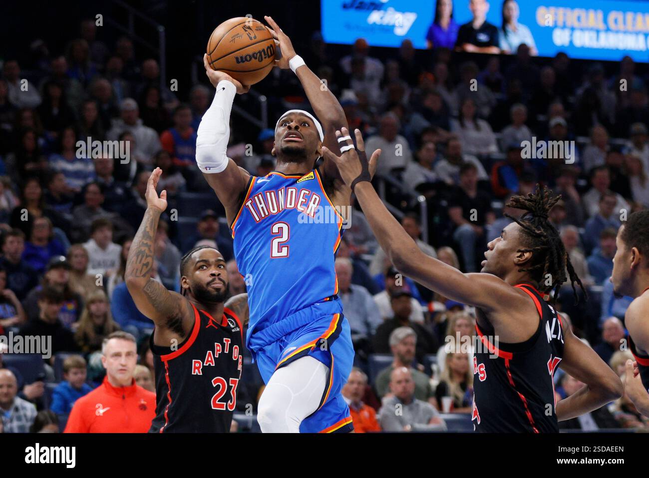 Oklahoma City Thunder guard Shai Gilgeous-Alexander (2) looks to shoot ...