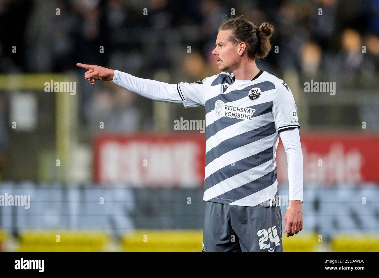 Sandhausen, Deutschland. 07th Feb, 2025. Patrick Greil (SVS, 24), gibt ...