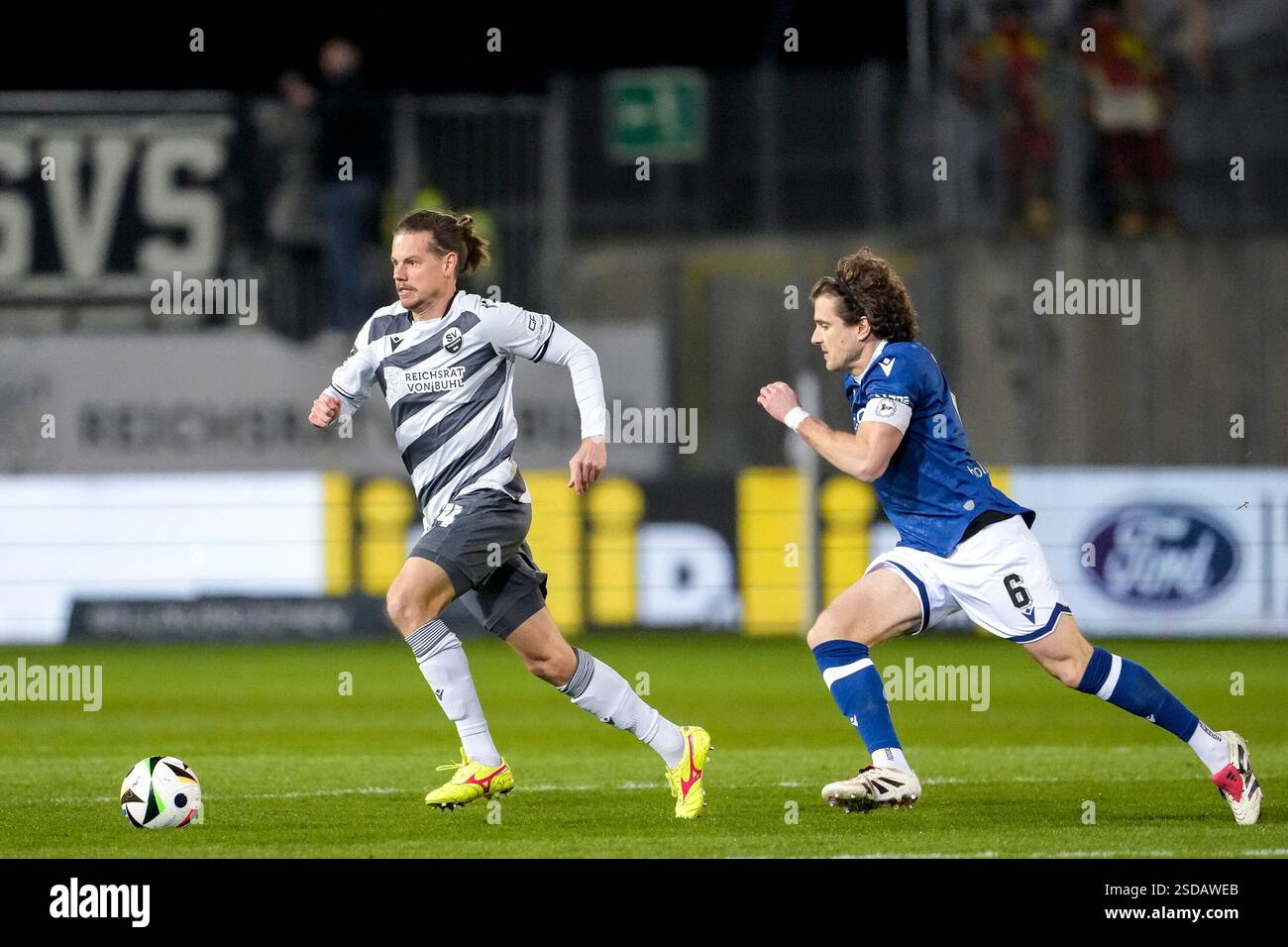 Sandhausen, Deutschland. 07th Feb, 2025. v.li.: Patrick Greil (SVS, 24 ...