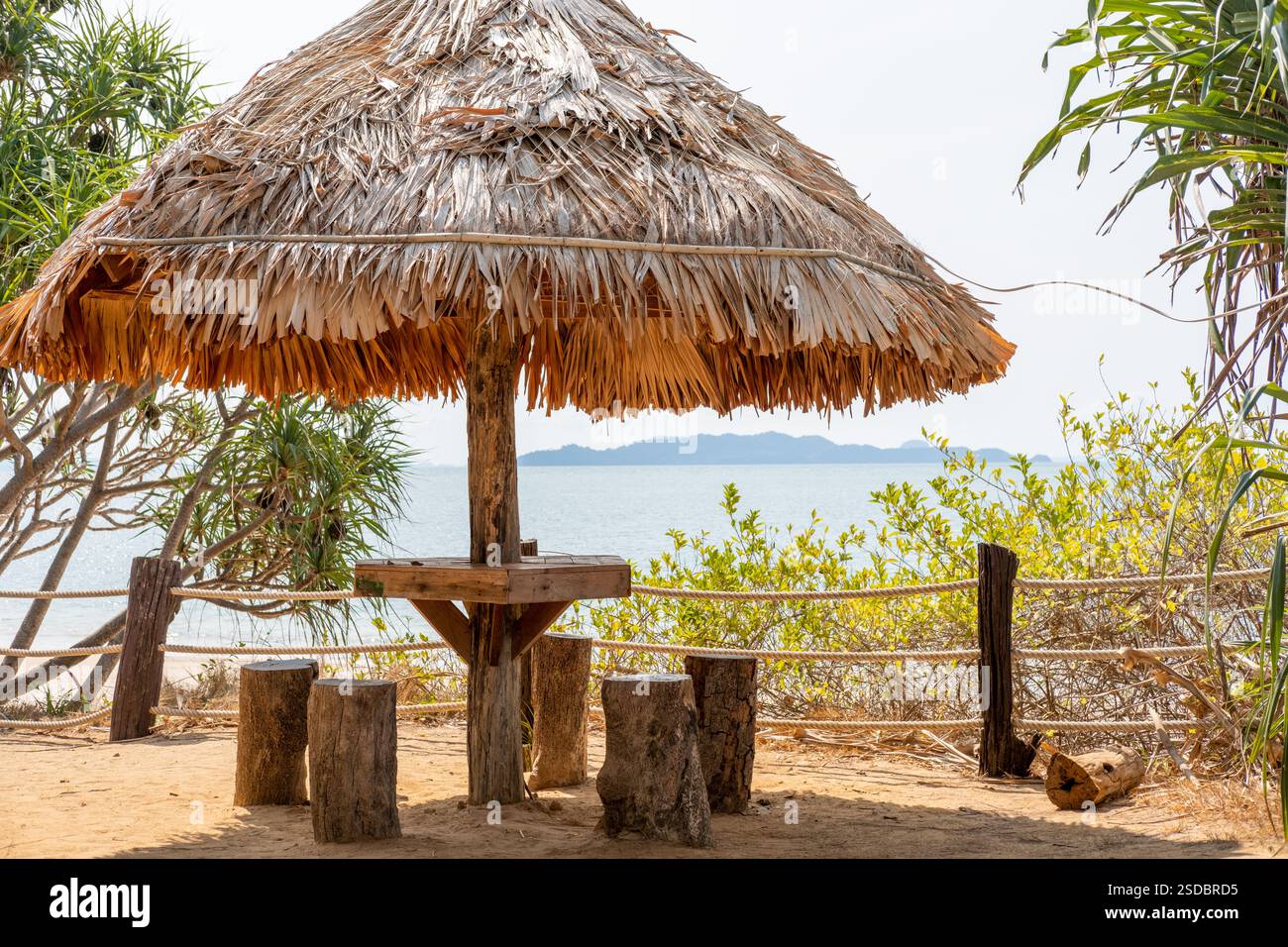 Seating under a wooden hut shelter, located by the sea Stock Photo - Alamy