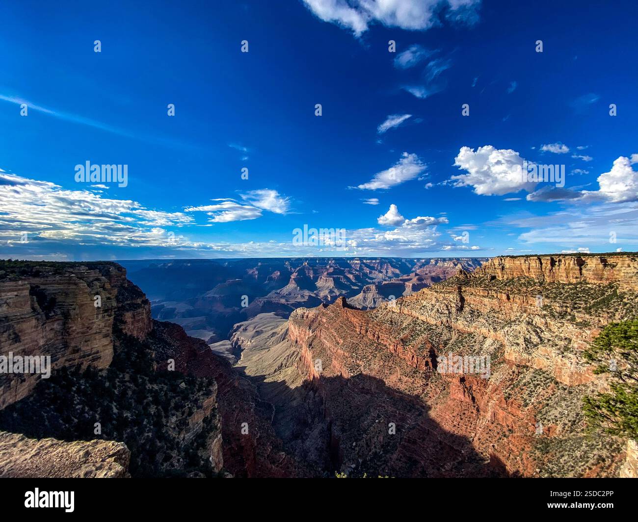 Beautiful canyon scene rocky cliffs hi-res stock photography and images ...