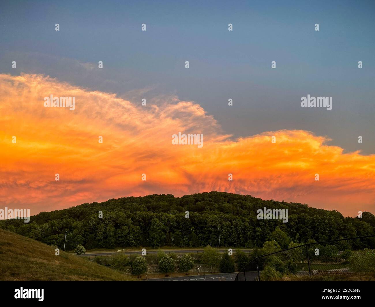 Backdrop of hills hi-res stock photography and images - Alamy