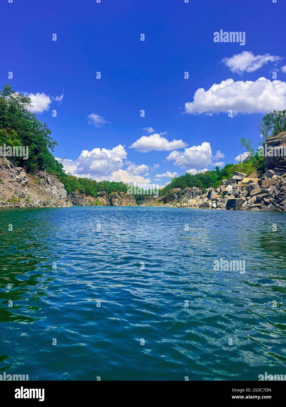 Quarry lake swimming hole hi-res stock photography and images - Alamy