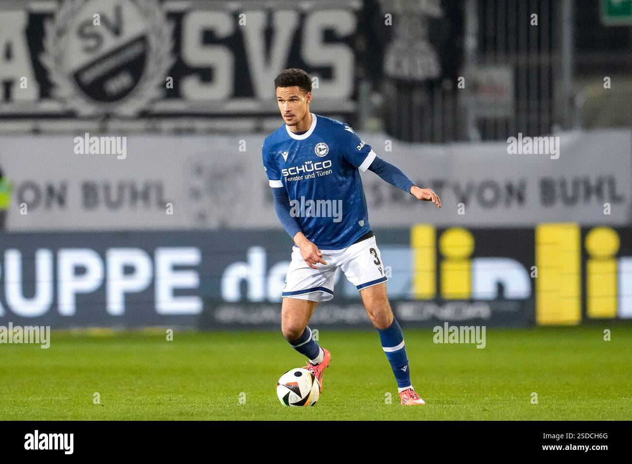 Sandhausen, Deutschland. 07th Feb, 2025. Joel Felix (Bielefeld, 3), am ...