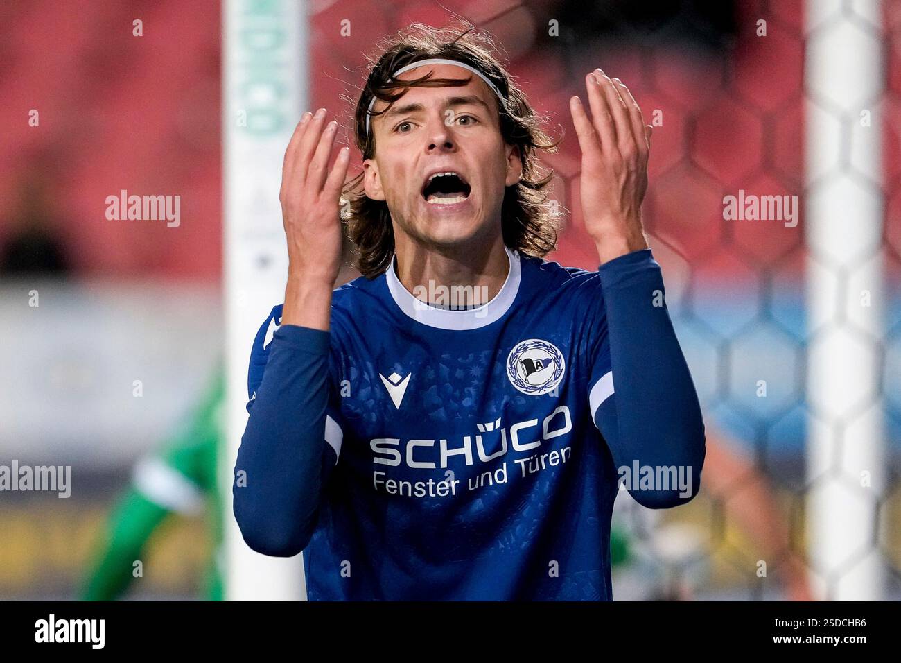 Sandhausen, Deutschland. 07th Feb, 2025. Roberts Uldrikis (Bielefeld ...