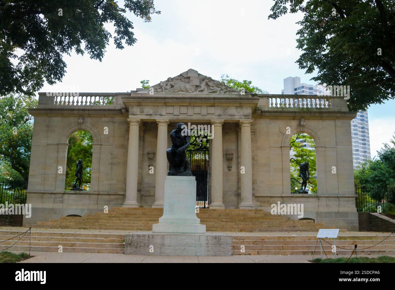 Classical architecture frames a prominent sculpture in a park Stock ...