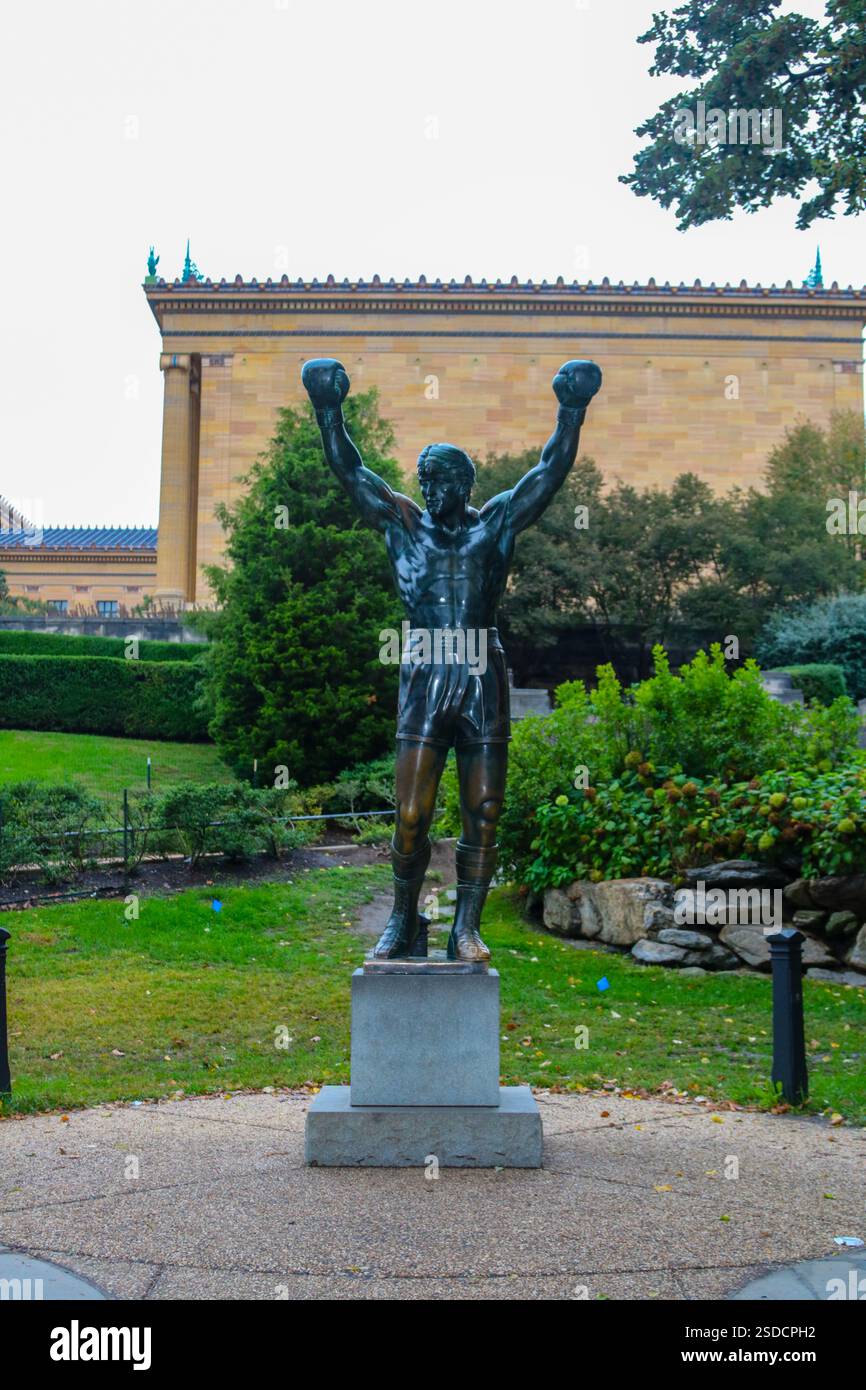 Boxer statue celebrates triumph surrounded by greenery Stock Photo - Alamy