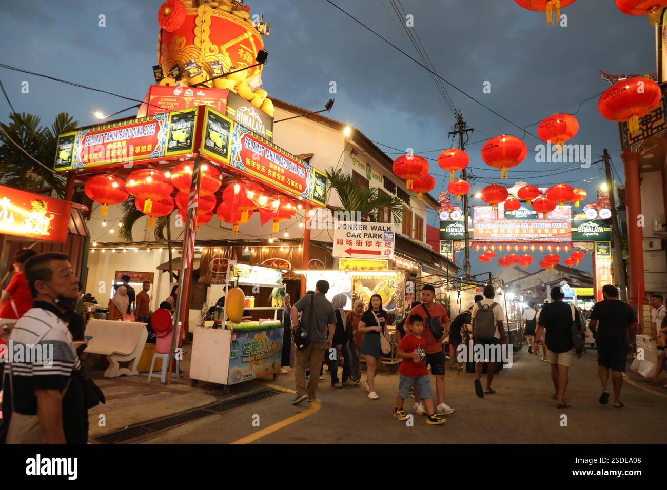 Jonker Walk in the Chinatown of Melaka, Malaysia Stock Photo - Alamy