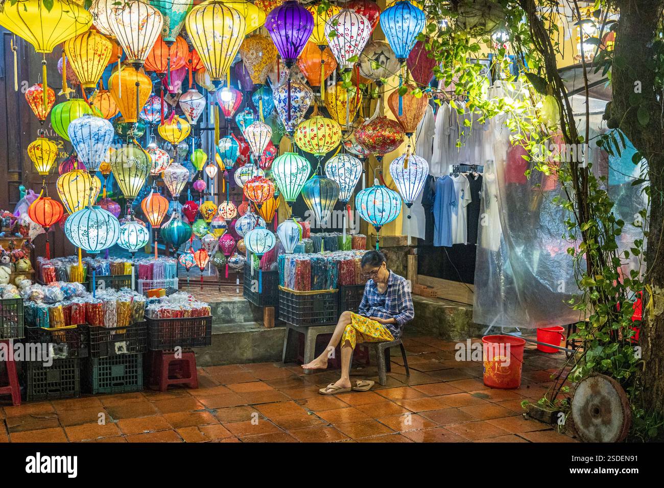Colorful lantern market at night in a street in Hoi An, Vietnam ...