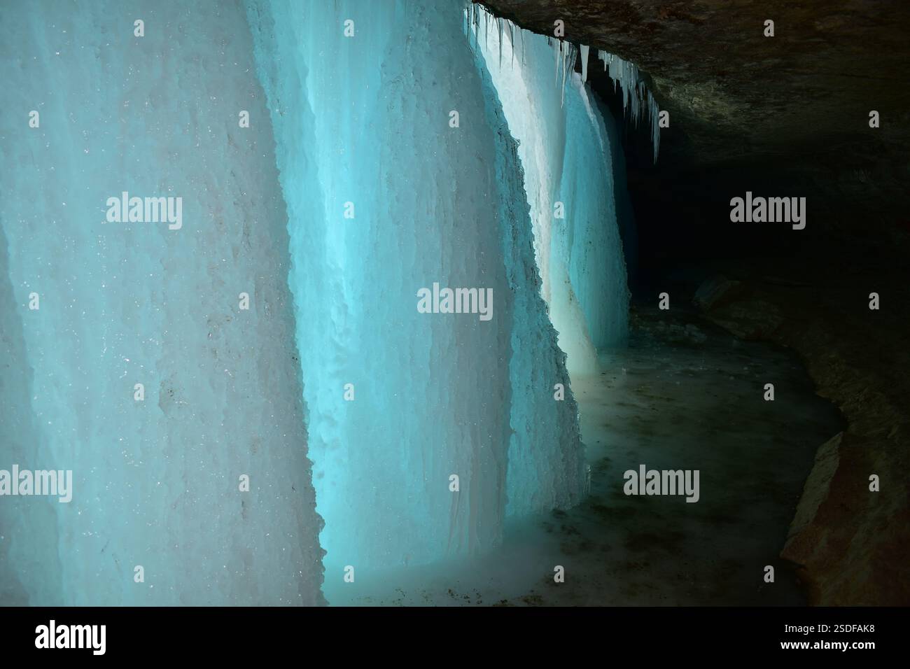 Frozen Minnehaha Waterfall in Minneapolis, Minnesota Stock Photo - Alamy