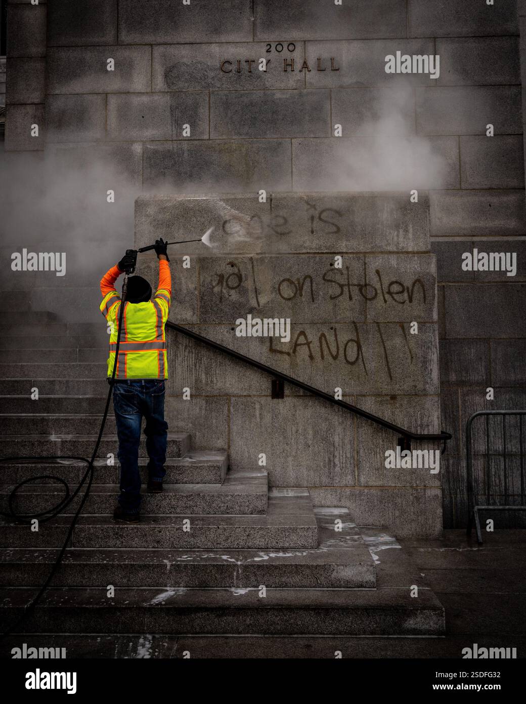 Los Angeles, California, USA. 7th Feb, 2025. City employee prepares ...