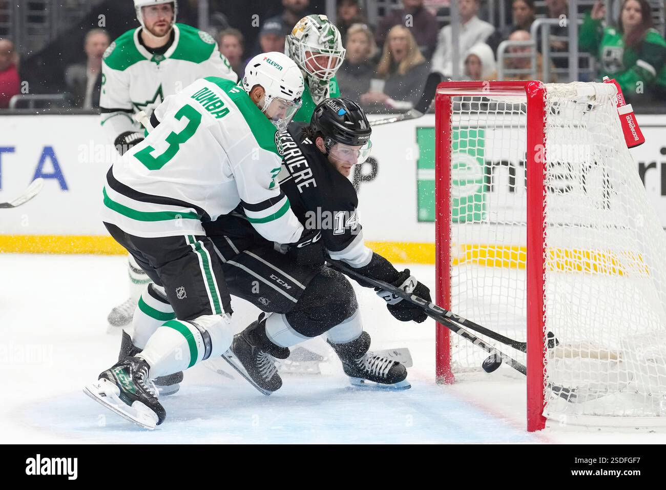 Los Angeles Kings right wing Alex Laferriere (14) scores as Dallas ...