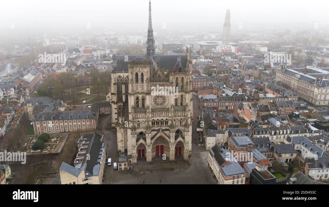 Aerial view amiens cathedral ornate hi-res stock photography and images ...
