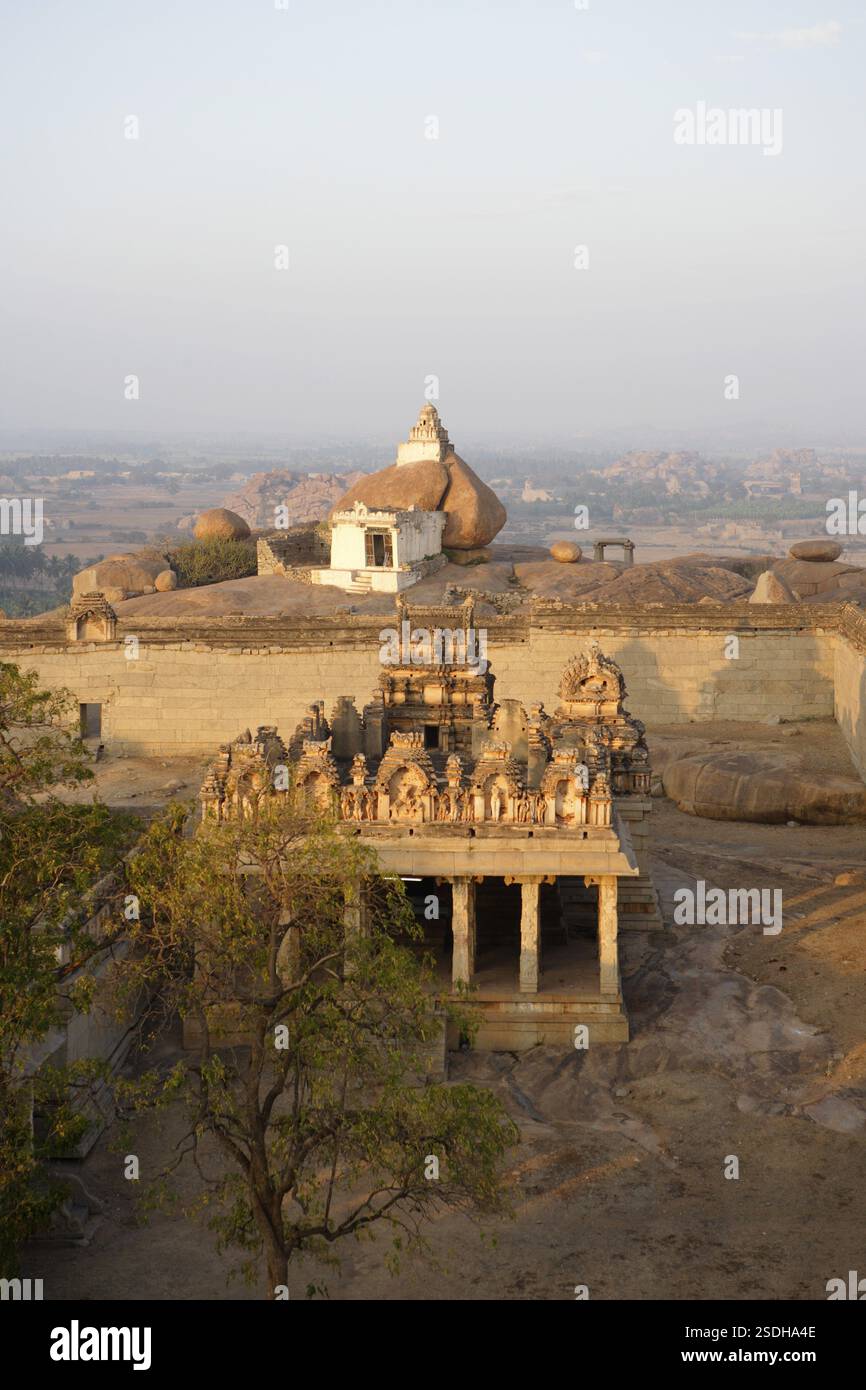 Raghunatha Temple, Malyavanta Hill, Hampi, Vijayanagara, UNESCO World ...