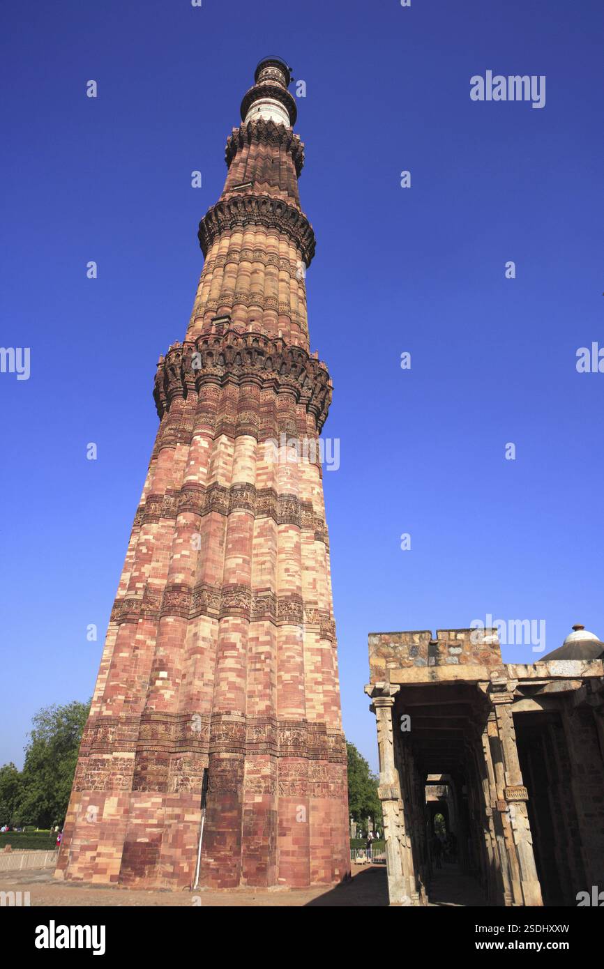Qutab Minar built in 1311 red sandstone tower, Indo-Muslim art, Delhi ...