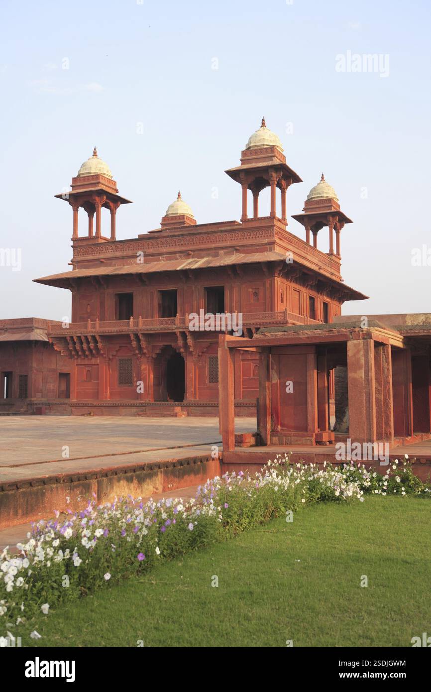 Diwan-e-Khas in Fatehpur Sikri built during second half of 16th century ...