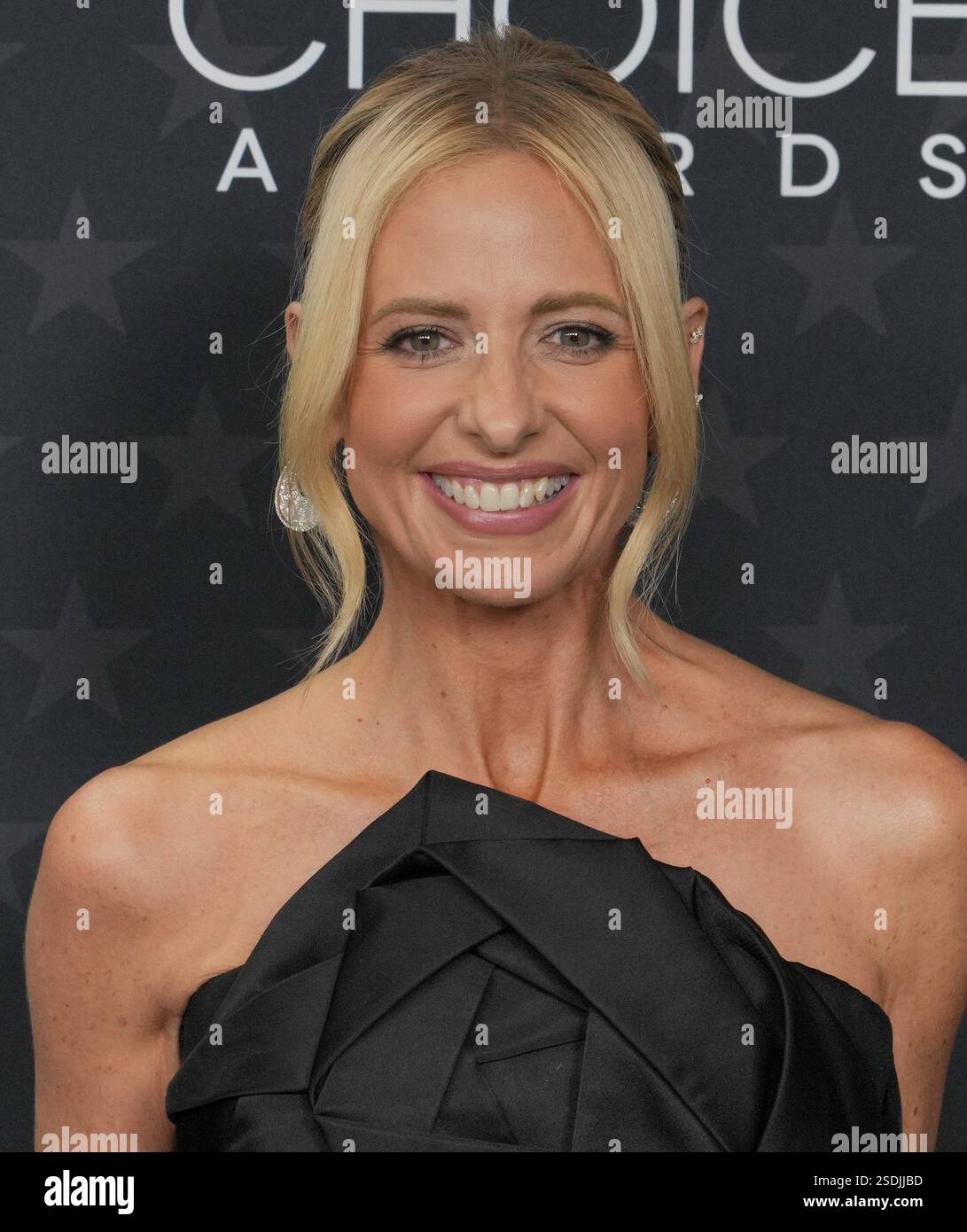 Los Angeles, USA. 07th Feb, 2025. Sarah Michelle Gellar arrives at the ...