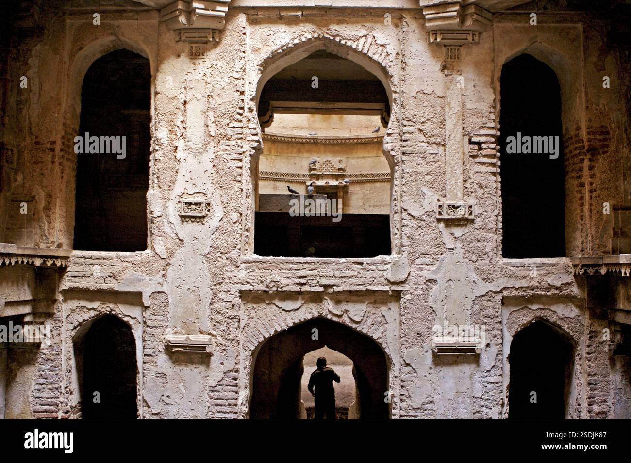 Adalaj Vava step well architectural wonder built by Queen Rudabai ...
