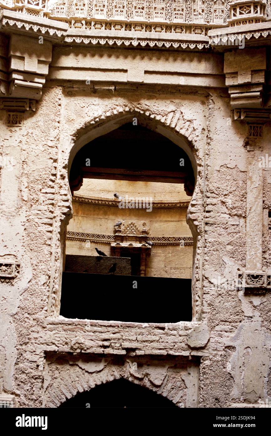 Adalaj Vava step well architectural wonder built by Queen Rudabai ...