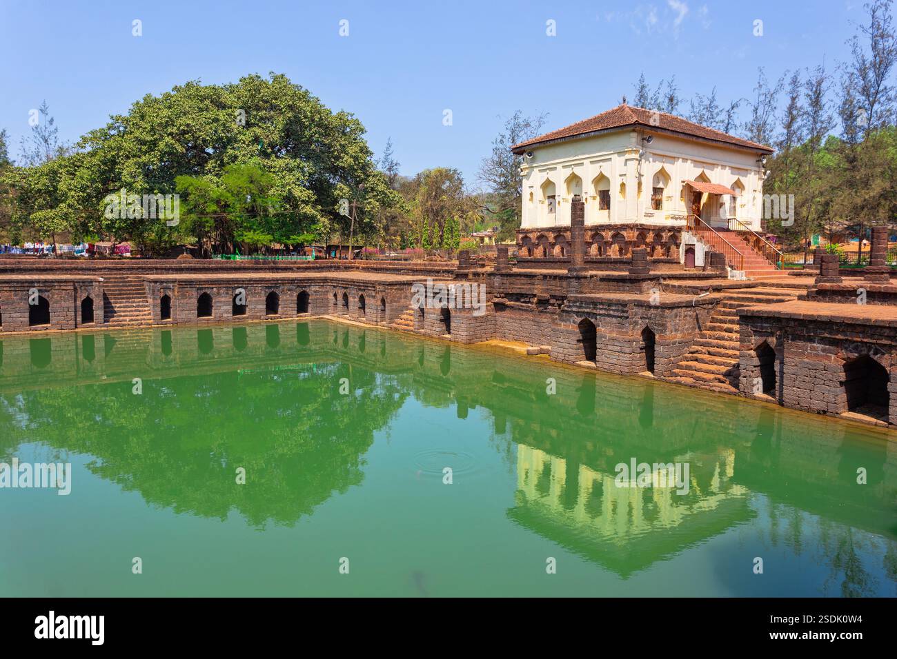 The Safa Shahouri Masjid, Phonda, Goa, India. The Safa Shahouri Masjid ...