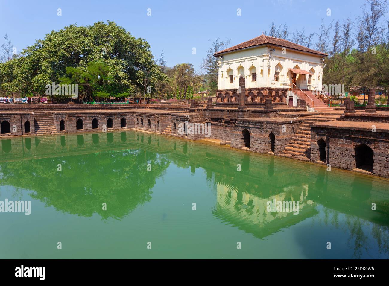 The Safa Shahouri Masjid, Phonda, Goa, India. The Safa Shahouri Masjid ...