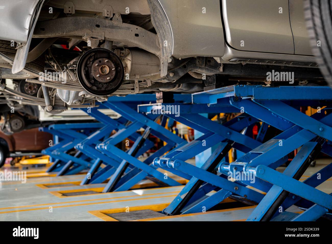 Car disc brake system and suspension maintenance during tire ...