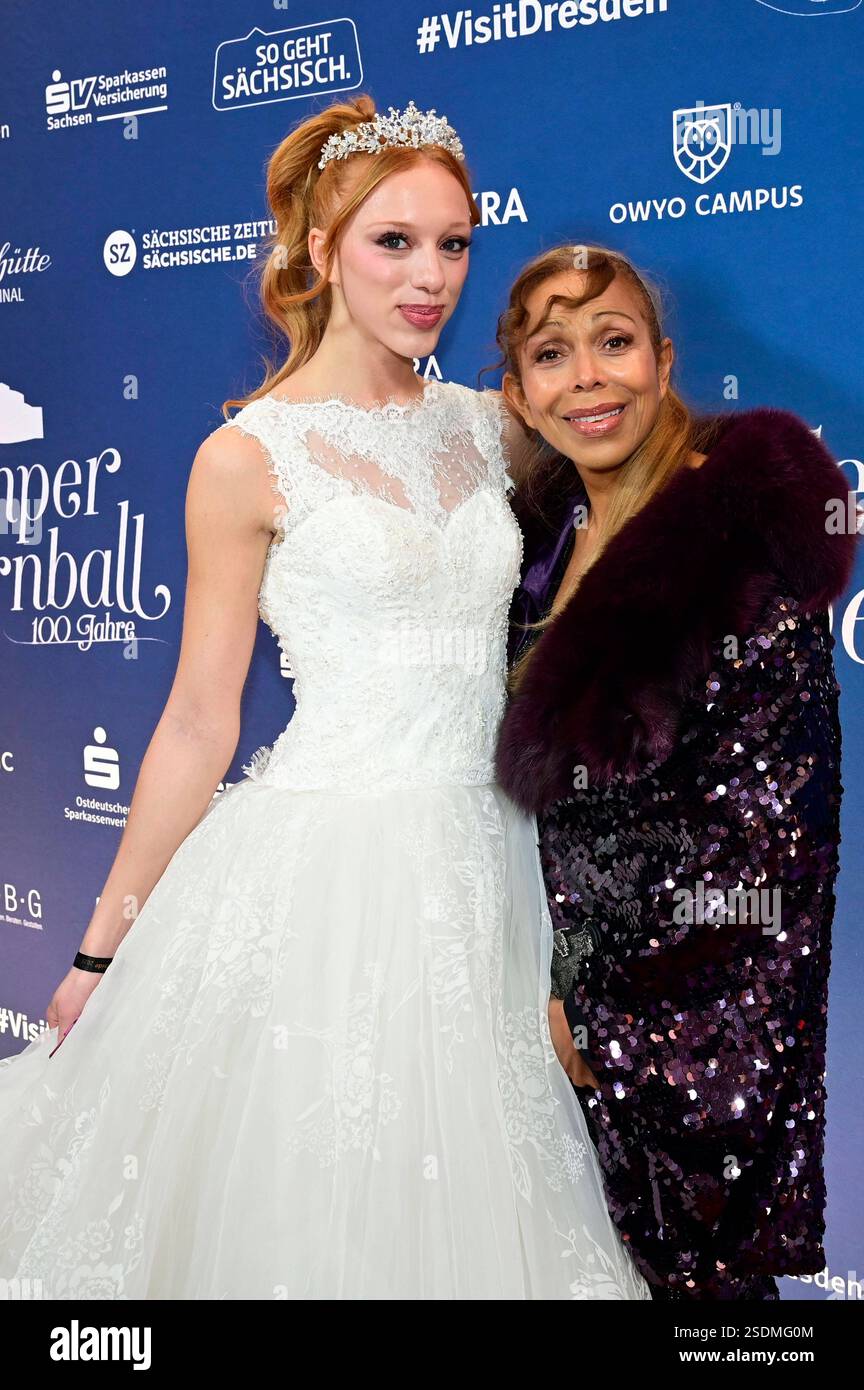 Anna Ermakova mit Mutter Angela Ermakova beim 17. SemperOpernball 2025 ...