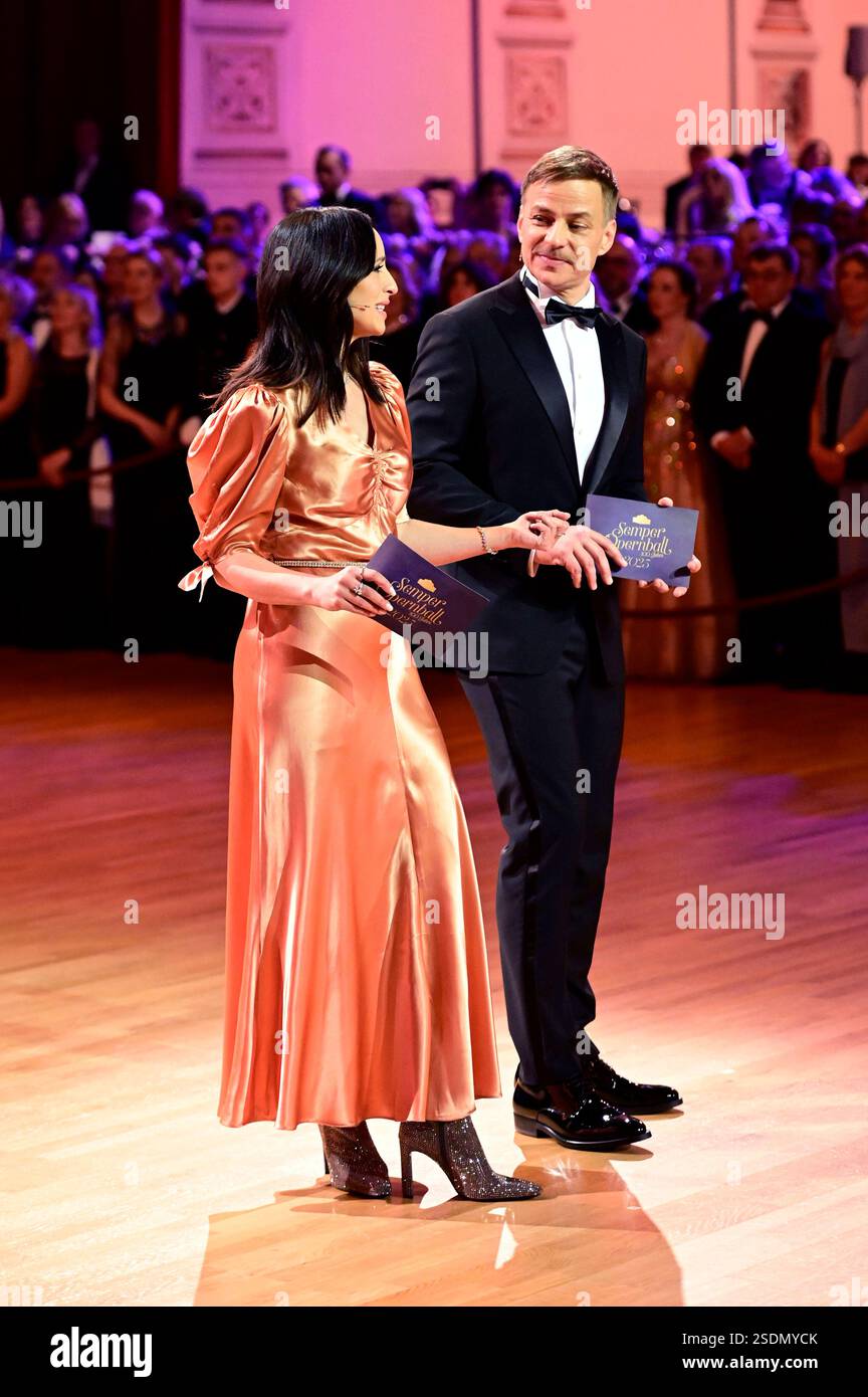 Stephanie Stumph und Tom Wlaschiha beim 17. SemperOpernball 2025 in der Semper Oper. Dresden, 07 ...