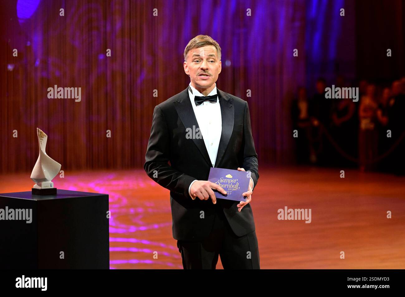 Tom Wlaschiha beim 17. SemperOpernball 2025 in der Semper Oper. Dresden ...