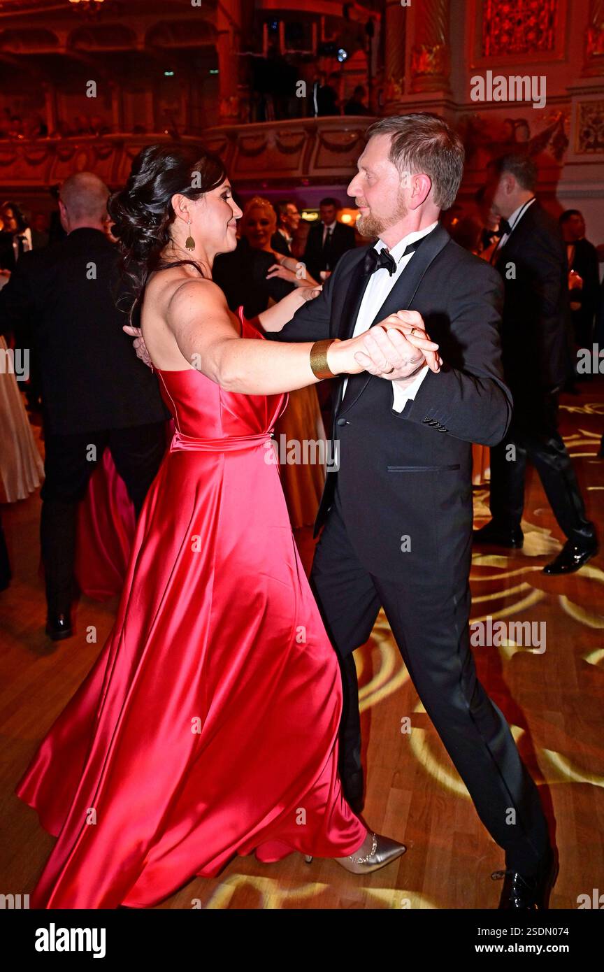Michael Kretschmer mit Partnerin Annett Hofmann beim 17. SemperOpernball 2025 in der Semper Oper ...