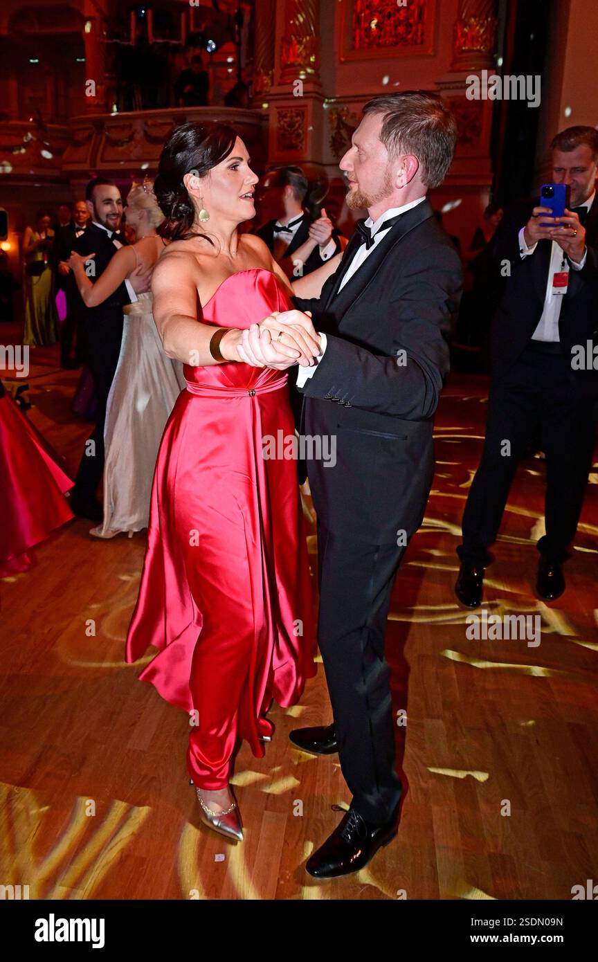 Michael Kretschmer mit Partnerin Annett Hofmann beim 17. SemperOpernball 2025 in der Semper Oper ...