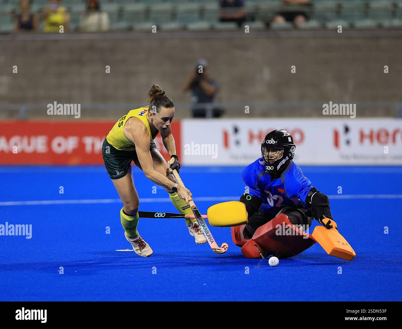 Sydney, Australia. 06th Feb, 2025. Grace Young #5 (Left) and China's ...
