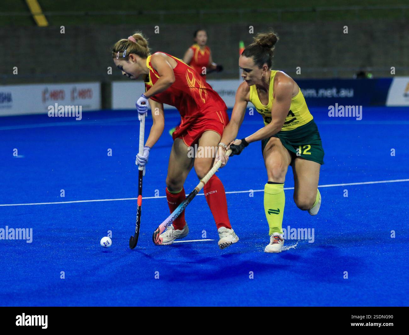 Sydney, Australia. 06th Feb, 2025. Greta Hayes #12 (Right) of Australia ...