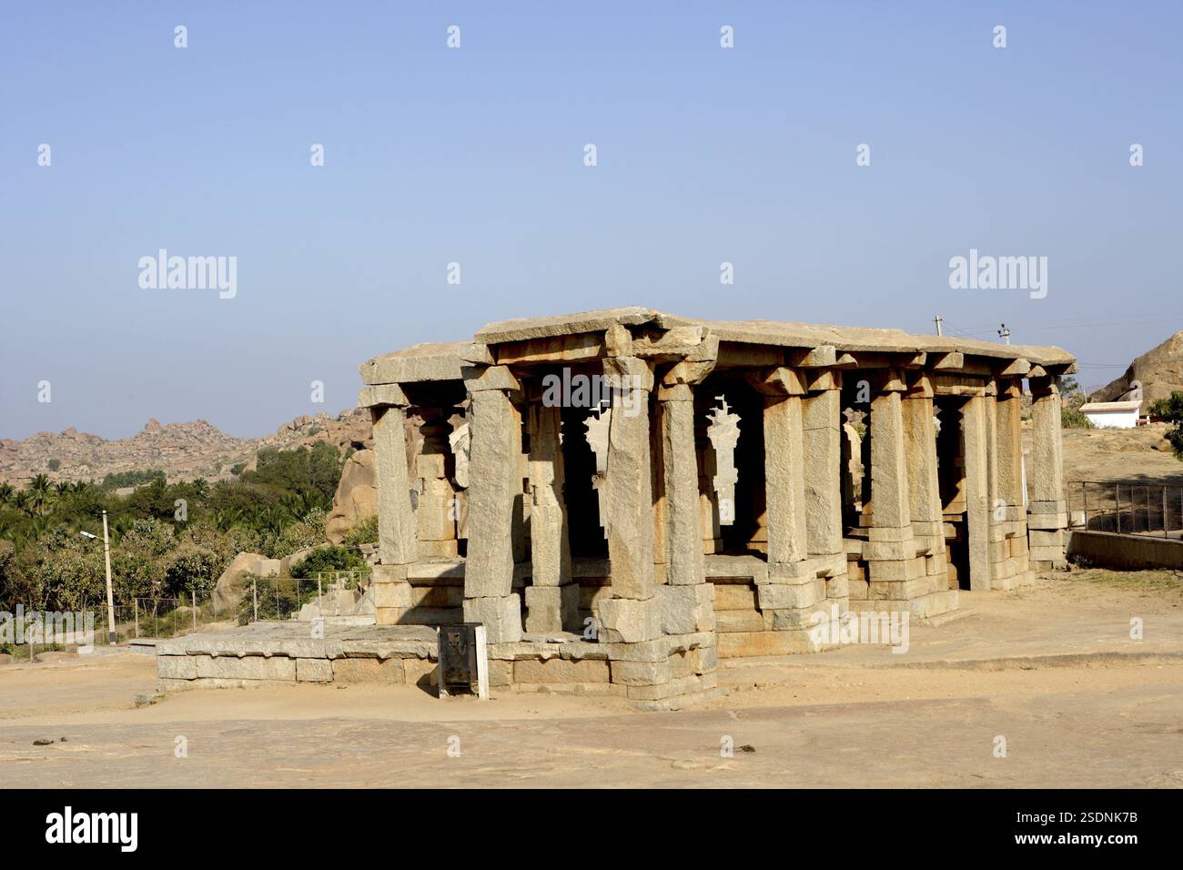 Mandapam, Hemkuta hill, Hampi, UNESCO World Heritage site, Deccan ...