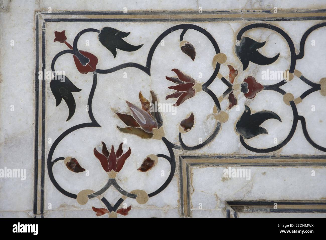 Inlay work on taj mahal hi-res stock photography and images - Alamy