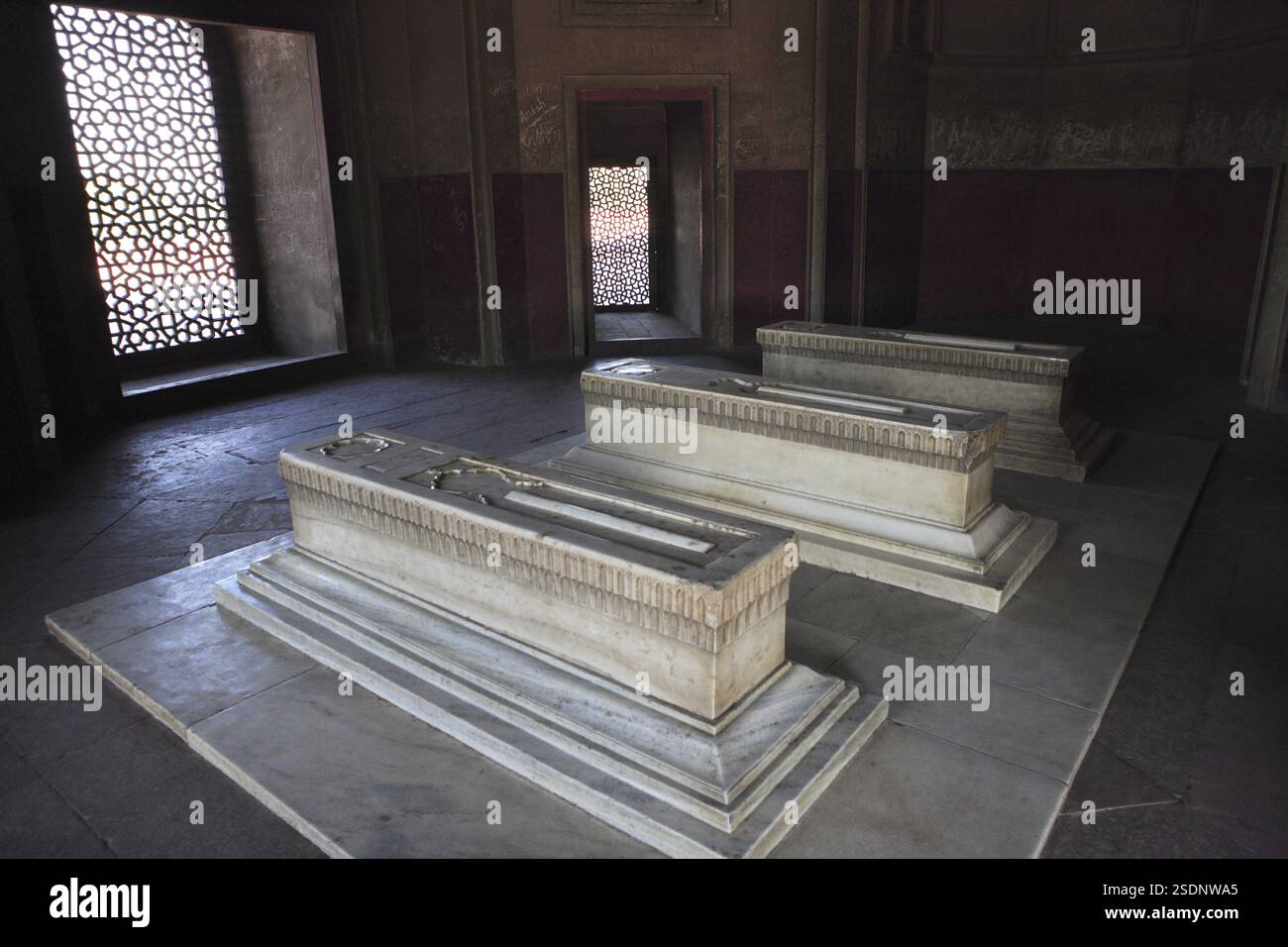 Burial chambers in Humayun's tomb built in 1570, Delhi, India UNESCO ...