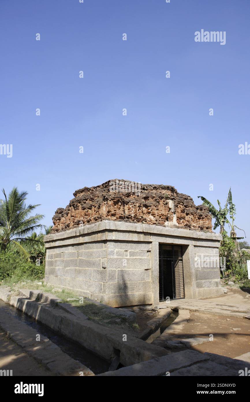 Badavi Linga, Linga Shrine, Hampi, Vijayanagara, UNESCO World Heritage ...
