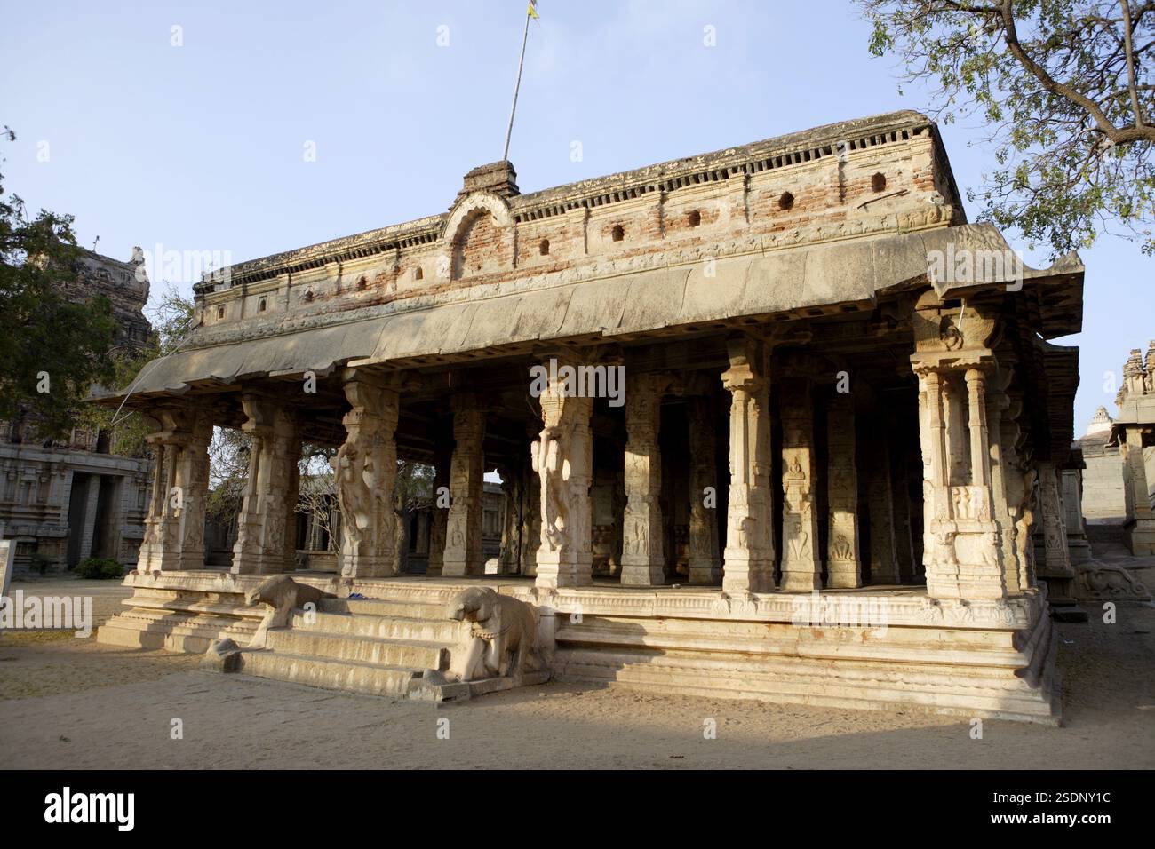 Raghunatha Temple, Malyavanta hill, Hampi, Vijayanagar, UNESCO World ...
