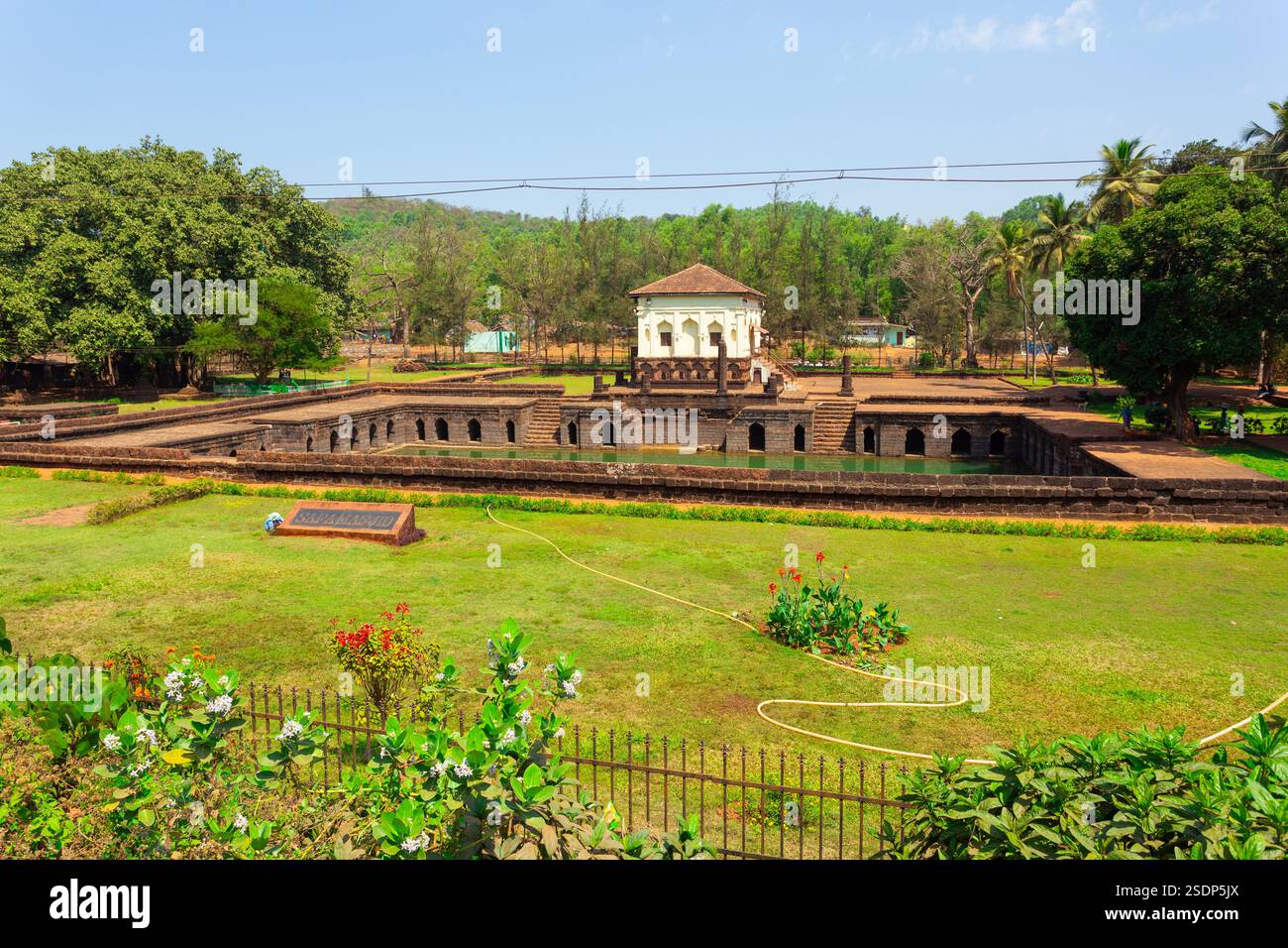 The Safa Shahouri Masjid, Phonda, Goa, India. The Safa Shahouri Masjid ...