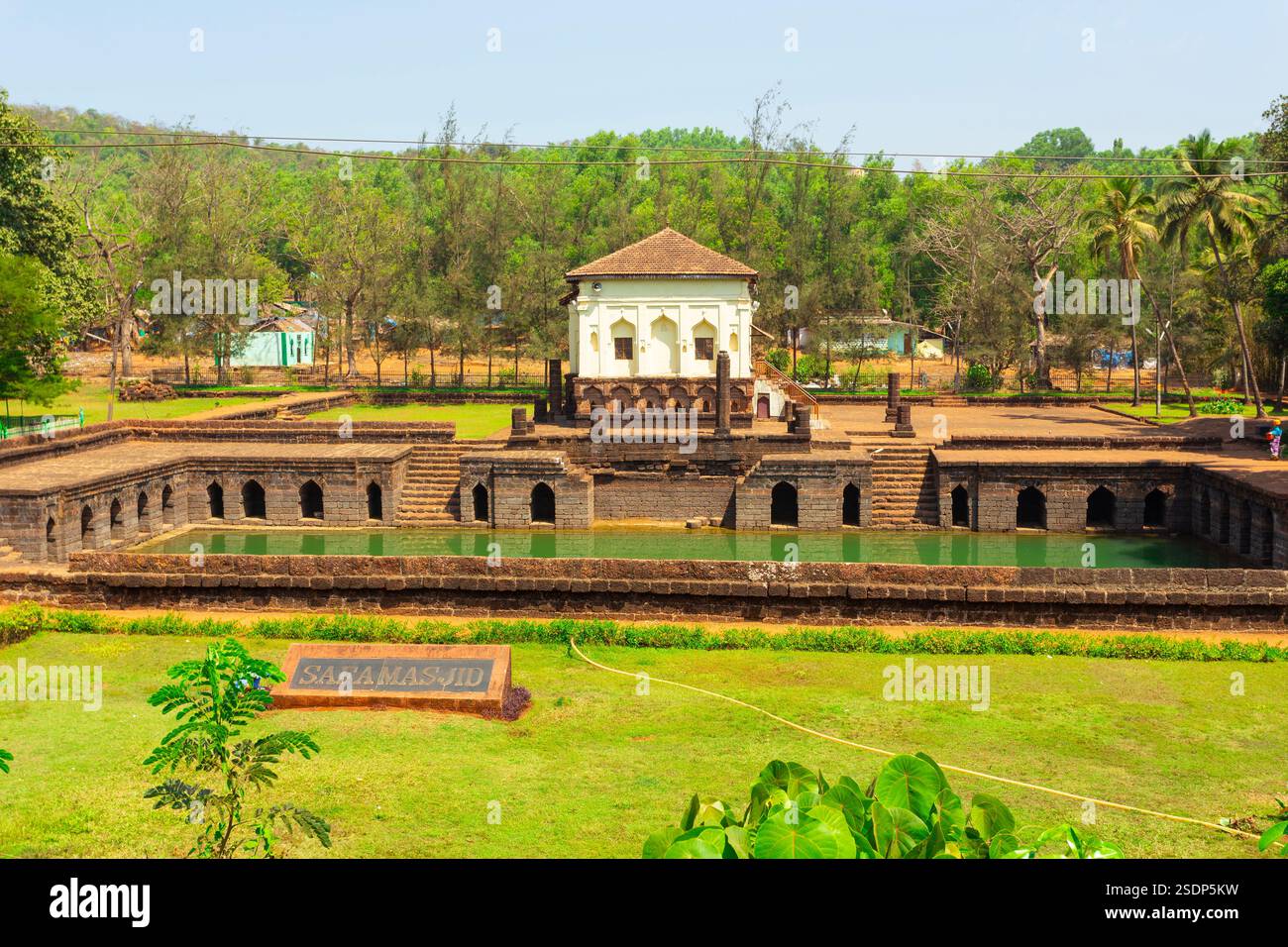 The Safa Shahouri Masjid, Phonda, Goa, India. The Safa Shahouri Masjid ...