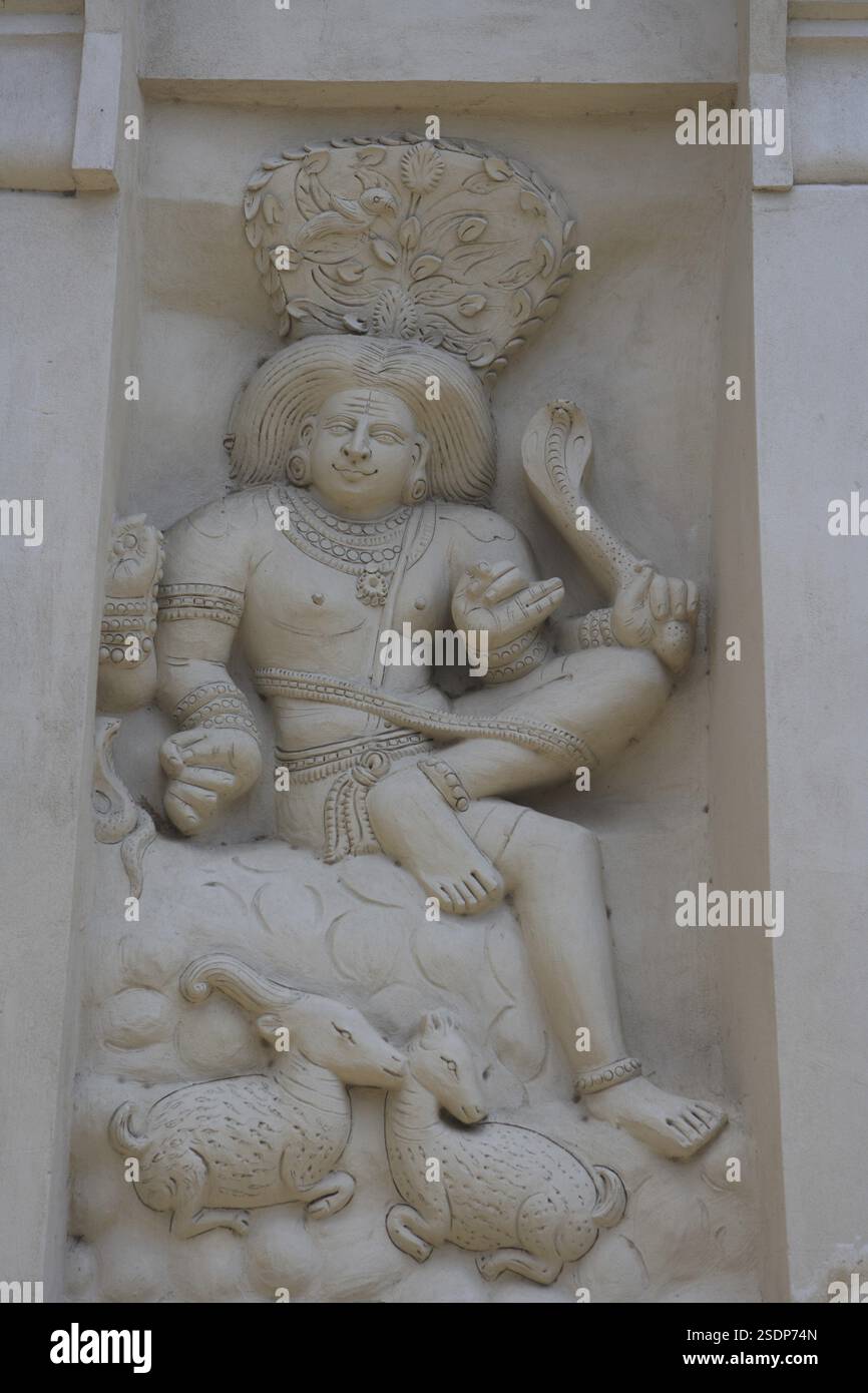 Kailasanatha temple, Dravidian temple architecture, Pallava period (7th ...