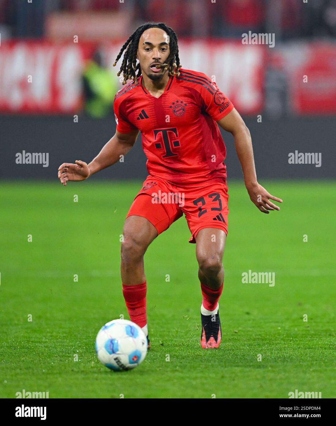 Munich, Germany. 07th Feb, 2025. Soccer: Bundesliga, Bayern Munich ...