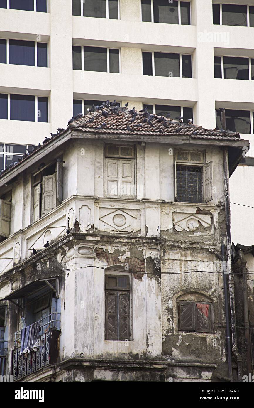 Abhyankar chawl mud roof and skyscraper in background, Bombay Mumbai ...