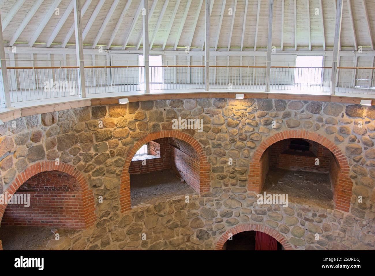Medieval castle interior hi-res stock photography and images - Alamy