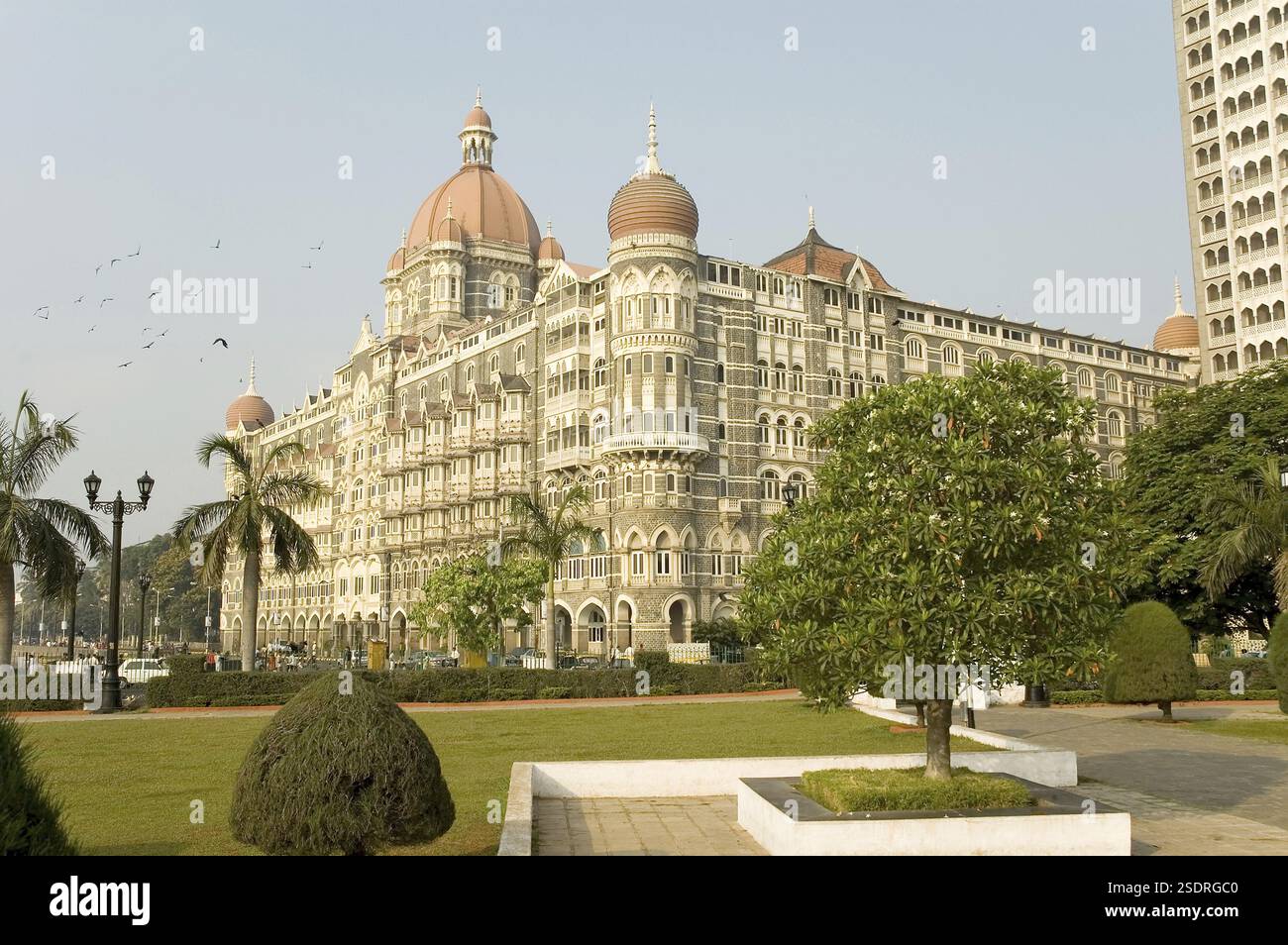 Old Taj Mahal Hotel at Apollo Bunder, Gateway of India at Bombay Mumbai ...