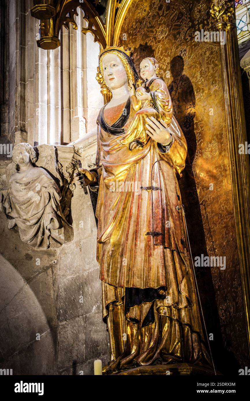 Our Lady of the Cross, image of the Virgin with the child Jesus in ...