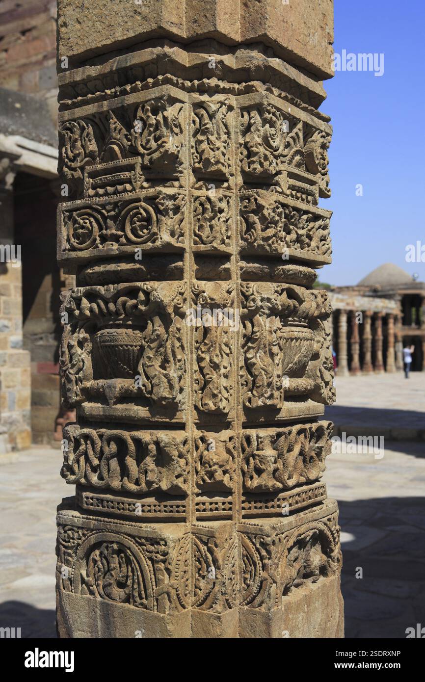 Quwwat-ul-Islam mosque and pillar details in Qutab Minar complex built ...