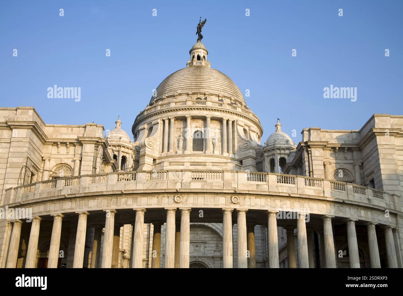 Victoria memorial impressive reminder of British Raj dome with moving ...