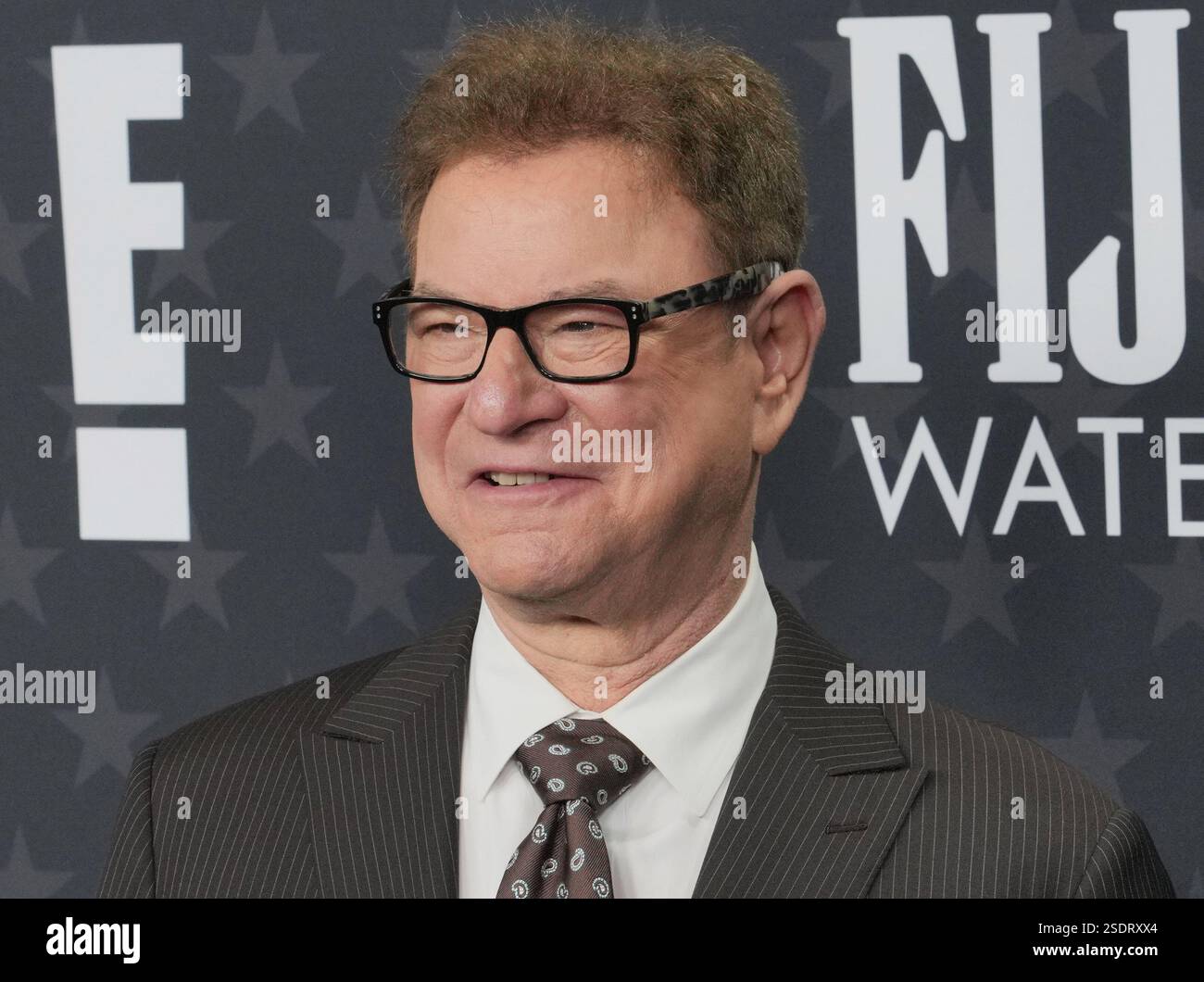 Los Angeles, USA. 07th Feb, 2025. Robert Wuhl arrives at the 30th ...
